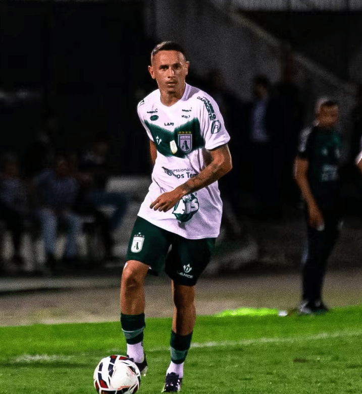 Nathan renova com o Sousa - Clinton Medeiros
